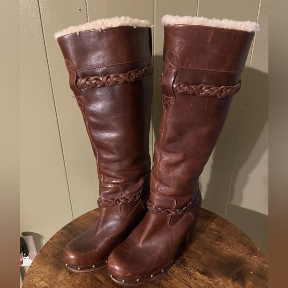 UGG | Shoes | Ugg Savanna Leather And Sheepskin Clog Boot | Poshmark